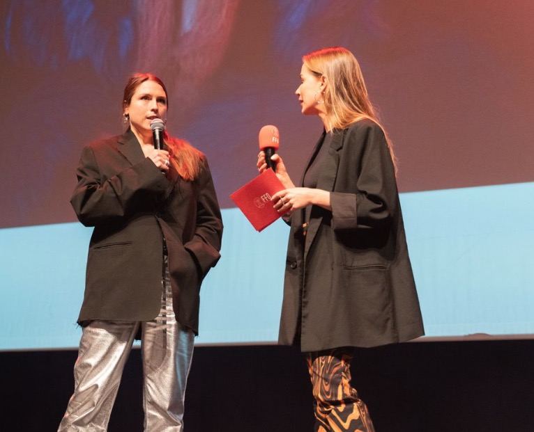 'Een Mild Gebaar' van Ann-Julie Vervaeke wint de kortfilmcompetite op ...